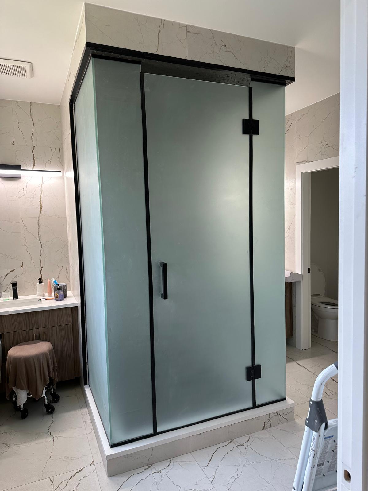 Edmonton Custom Glass Hardware | Colored & Seamless Glass – Best Glass ...